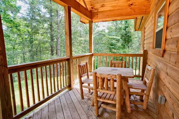 Above The Clouds Cabin - Tennessee