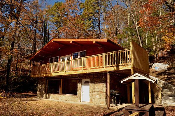 #820 Honeymoon Hideaway - Gatlinburg, TN