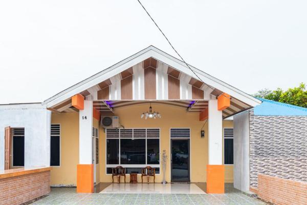 Reddoorz Plus Near Universitas Methodist Medan - Medan
