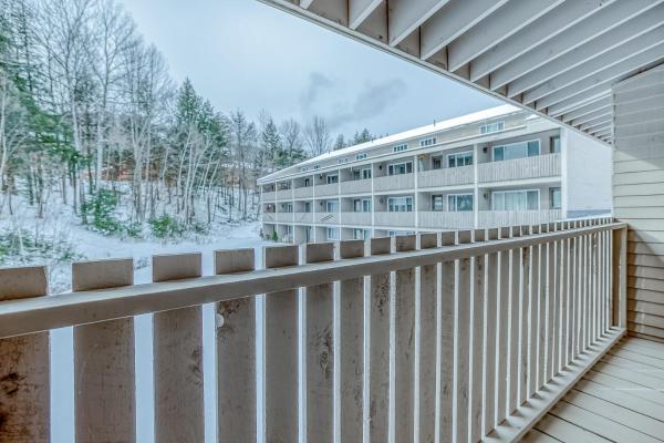 Mountain Condo W/ Shared Indoor Hot Tub & Pool - Ski-in/ski-out Access - Newry, ME