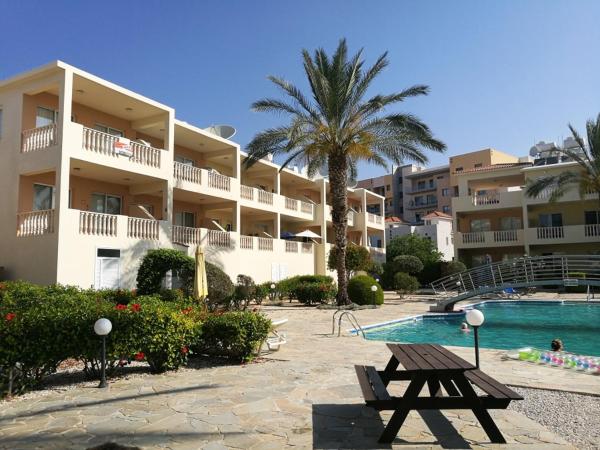 Beautiful 2 Bedroom App Pool&garden - Paphos