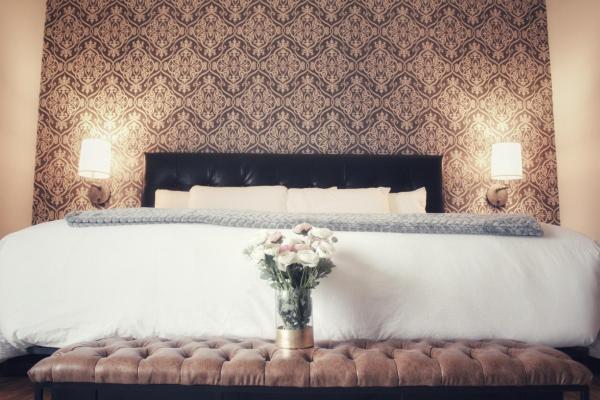 Waterfront Hotel - Marquette, IA