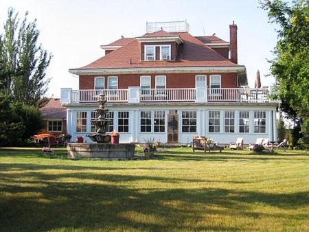 Wakamow Heights Bed And Breakfast - Moose Jaw
