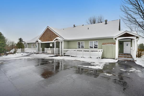Conveniently Located Mountain Condo With Indoor Pool & Hot Tub - Close To Skiing - Stowe, VT