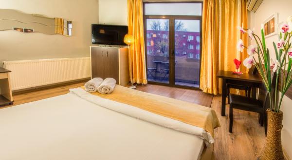 Hotel Eos - Cernica