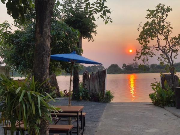 Ruen Thai Ban Rim Nam - Thailand
