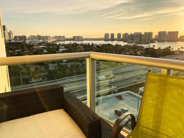 Sunny Isles Condo Resort 14th Floor Intracoastal View!! - Sunny Isles Beach, FL