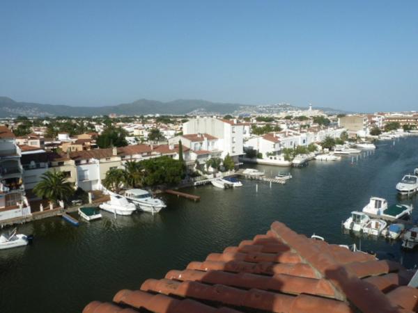Apartamento Con Terraza Vistas Canal Ref 238 - Empuriabrava