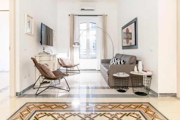 Modern Comfort, Poetic Charm - Rom