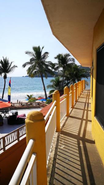 Pie De Playa La Ropa - Zihuatanejo
