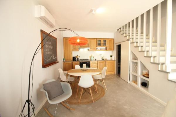 A Casa Lagos, City - Charming Modern Townhouse - Lagos