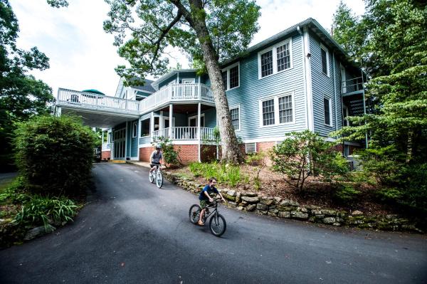 Highland Lake Inn & Resort - Flat Rock - Hendersonville, NC