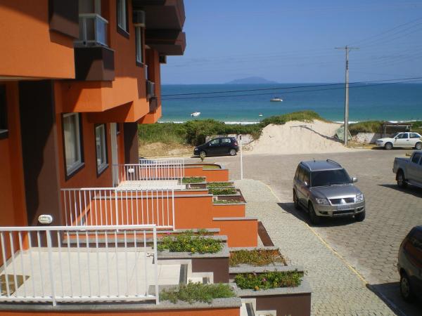 Praia De Quatro Ilhas A 50 Metros Do Mar - Bombinhas