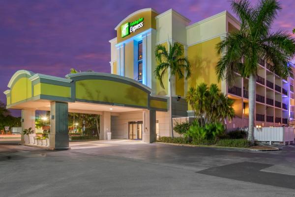 Holiday Inn Express Cape Coral-fort Myers Area By Ihg - Fort Myers Beach, FL