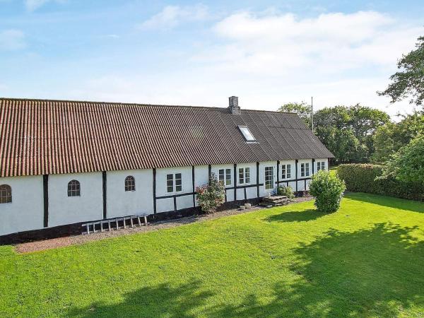 6 Person Holiday Home In Aakirkeby - Bornholm