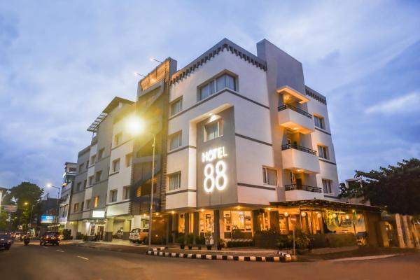 Hotel 88 Jember By Wh - Strategic Location In The City Center - Jember