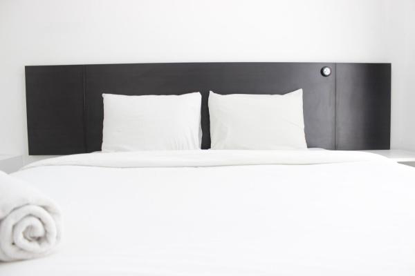 Stylish Studio Room Grand Asia Afrika Apartment By Travelio - Bandung