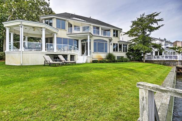 Elegant Riverfront Home With Expansive Views - New Jersey