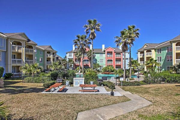 Colorful Galveston Retreat Steps From Beach And Pool - Moody Gardens, Galveston