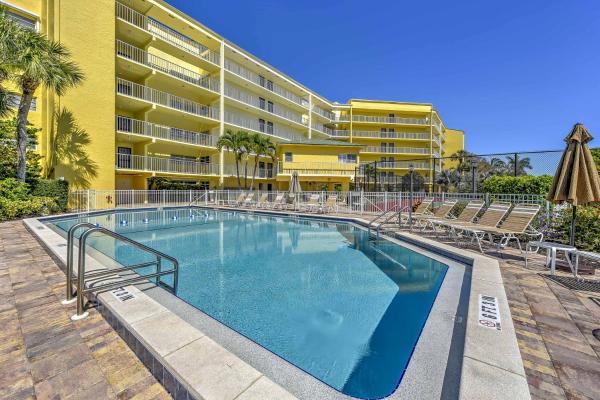 Marco Island Condo With Patio Steps To Beach Access - Marco Island, FL