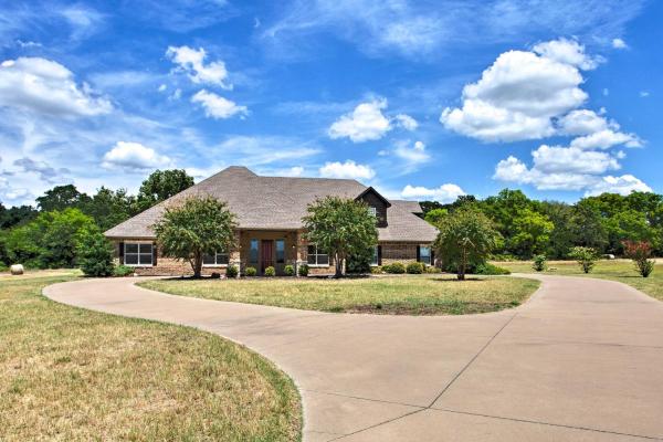 Spacious Stallion Lake Ranch Home With Patio - Van, TX