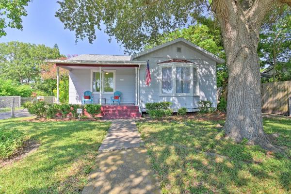 Vintage Corpus Christi Home - 2 Blocks From Beach! - North Padre Island, TX