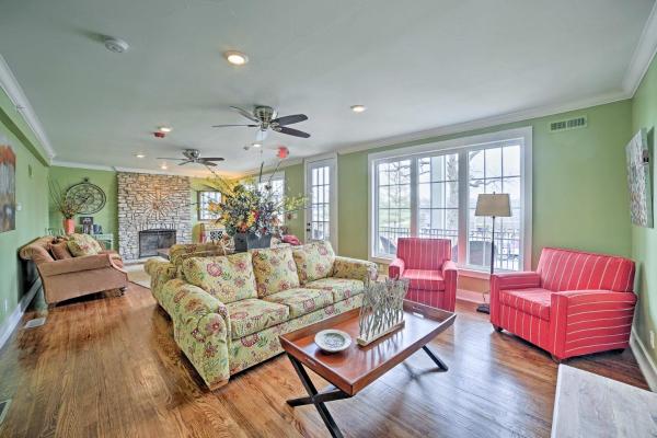 Walk To Branson Landing! Dtwn Home W/ Pool Access - Branson, MO