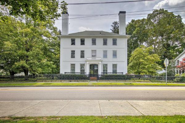 Elegant Norwich House With Billiards Room And Ballroom - Norwich, CT