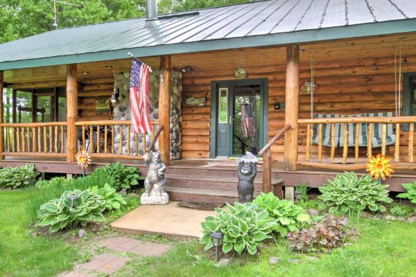 Scenic Cabin On 2 Acres Near Lake Holcombe Marina! - Cornell, WI