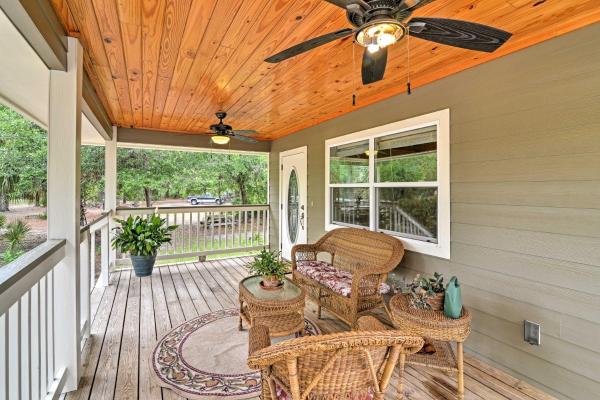 Crystal River Cottage On 1 Acre With Deck And Porch! - Florida