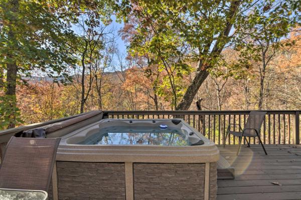 Spacious Mcgaheysville Home Hot Tub And Pool Table! - Massanutten, VA