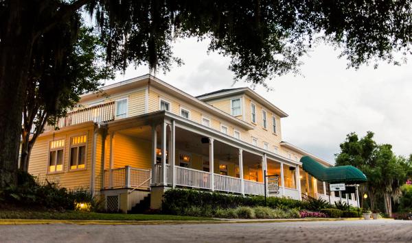 Lakeside Inn On Lake Dora - Apopka, FL