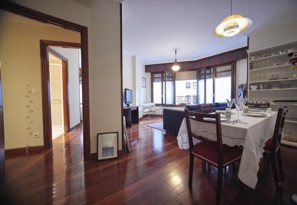 Nana In Bilbao Párking En El Edificio - Bilbao