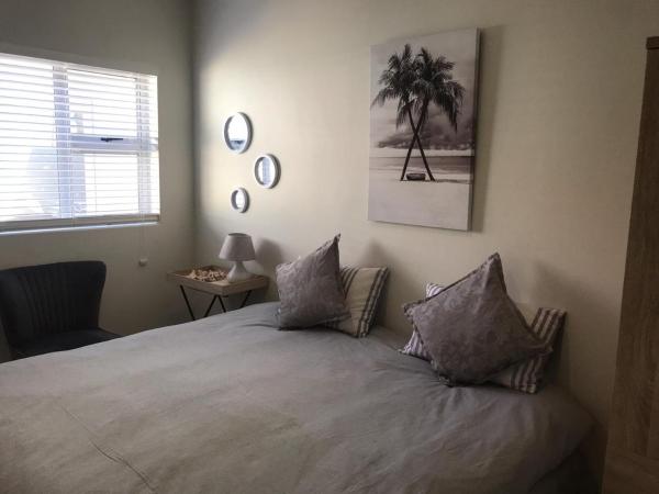 Nice & Cosy In West Beach Cape Town - Cape Town