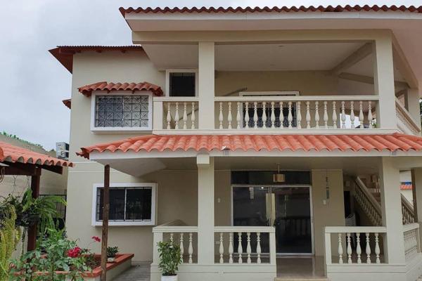 Renovada Casa Familiar Con Piscina En Salinas - Ecuador