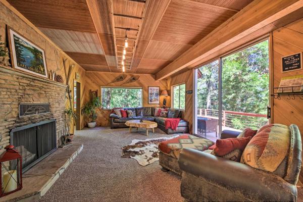 Expansive Retreat With Deck, Game Room And Lake Views! - Lake Arrowhead, CA