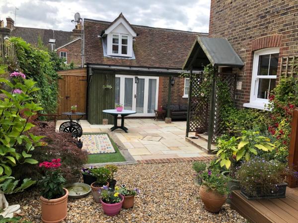 Kristina's Coach House - Horsham, UK