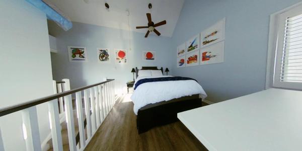 Artistic Hillside Loft - Collingwood