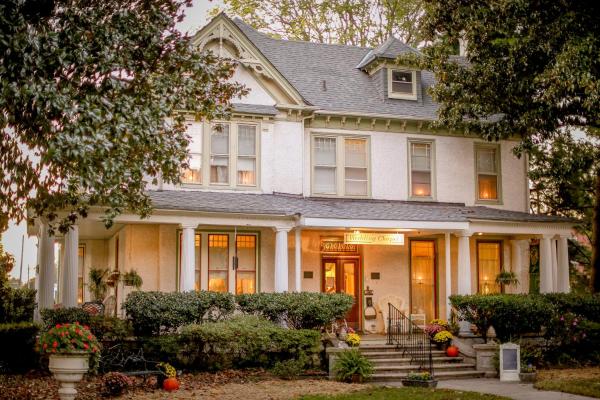 The Writer's Retreat - Magnolia House Inn - Norfolk, VA