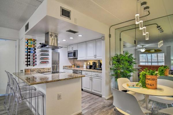 Less Than 2 Mi To Coast St Pete Beach Gem With Pool Access - St. Petersburg, FL