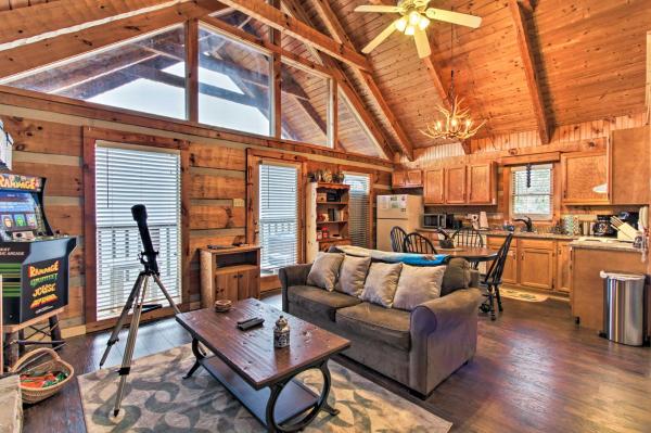 Sevierville Cabin With Private Hot Tub And Fireplace! - Tennessee
