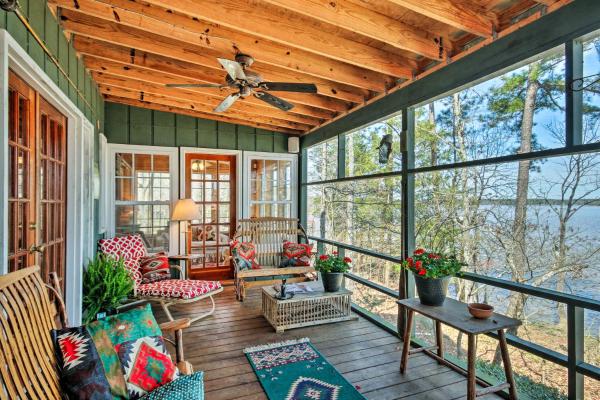 Charming Waterfront Ridgeway Cabin With Dock! - Camden, SC