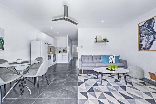 Whitsunday Waterfront Apartments - Airlie Beach