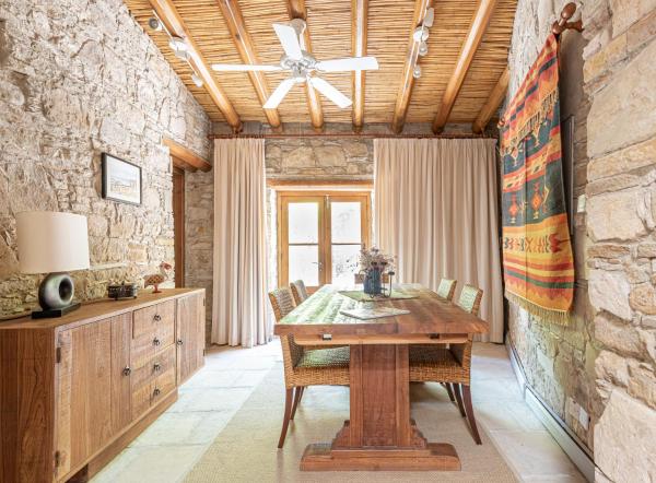 The Carob Tree Villa - Rustic Luxury Home With Access To Pool And Restaurant - Cyprus