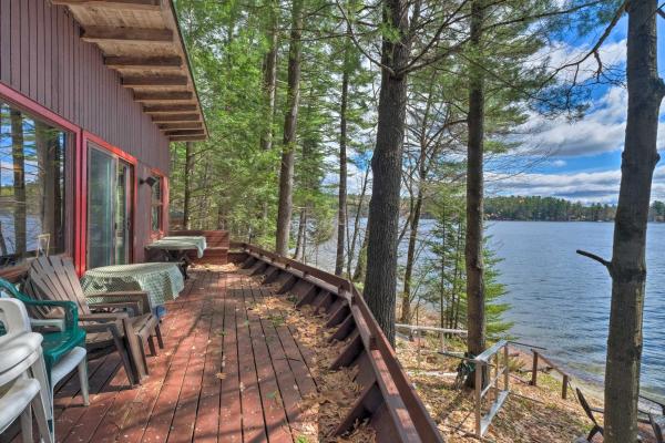 Lakefront Hartford Cabin With Canoe And Boat Ramp - Maine