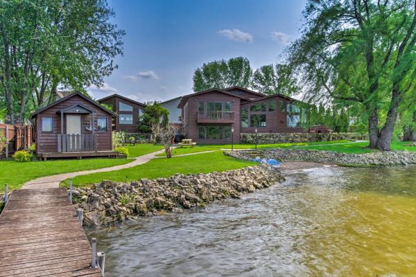 Lakefront Eau Galle Home With Hot Tub And Fire Pit - Wisconsin