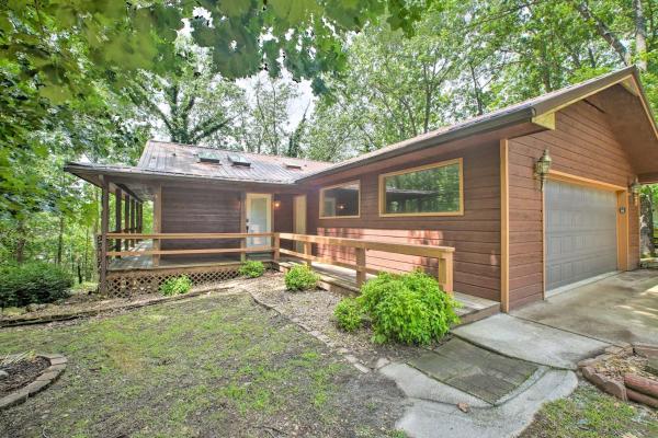 Home With Large Deck On Table Rock Lake! - Emerald Beach, MO