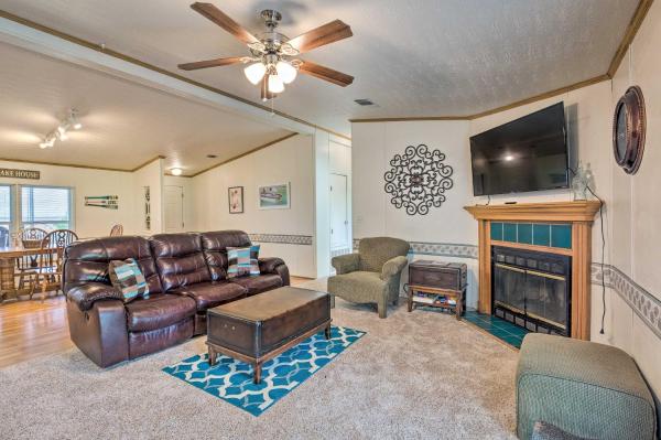 Cedar Creek Lake Access Retreat With Deck - Texas