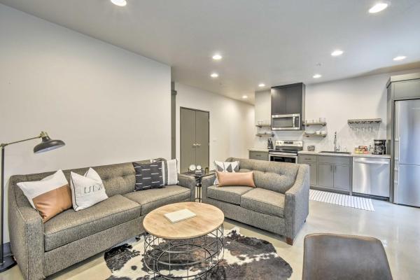 Elkhart Lake Townhome, Mins To Road America! - Elkhart Lake, WI