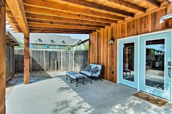 Walk To Texas Tech! Cozy Lubbock Gem With Patio - Lubbock, TX